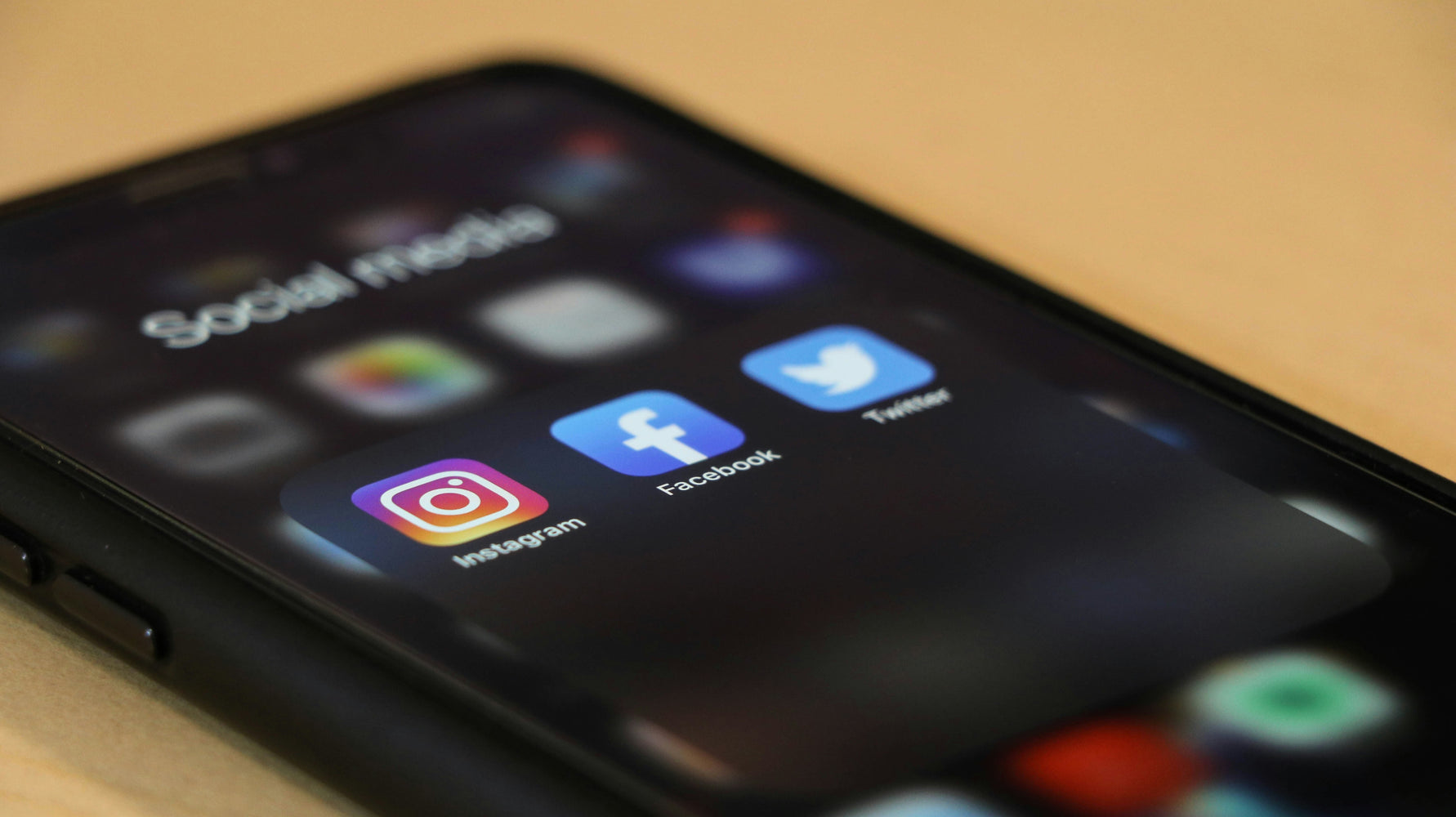 How Social Media Shapes Athlete Training & Racing – Map Medal